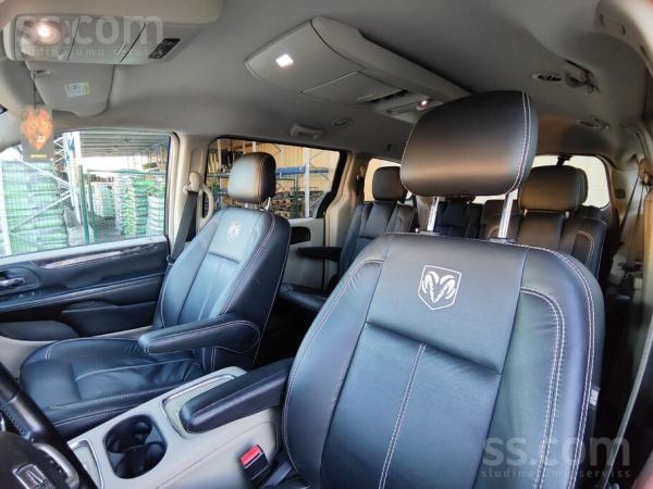 Black Dodge Grand Caravan 2011 in Tukums, with an engine capacity of 3.60 L and mileage of 302 thousand km for 3500 €, photo 6 on AUTOMOTO.COM.LV