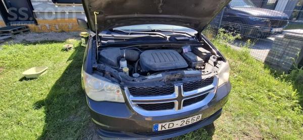 Black Dodge Grand Caravan 2012 in Riga, with an engine capacity of 3.60 L and mileage of 290 thousand km for 2800 €, photo 10 on AUTOMOTO.COM.LV