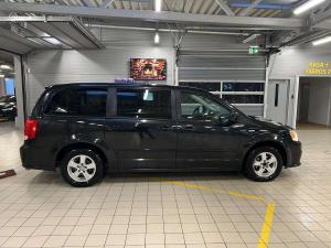 Black Dodge Grand Caravan 2013 in Vilnius, with an engine capacity of 3.60 L and mileage of 289 thousand km for 3499 €, photo 2 on AUTOMOTO.COM.LV