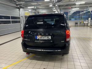 Black Dodge Grand Caravan 2013 in Vilnius, with an engine capacity of 3.60 L and mileage of 289 thousand km for 3499 €, photo 5 on AUTOMOTO.COM.LV