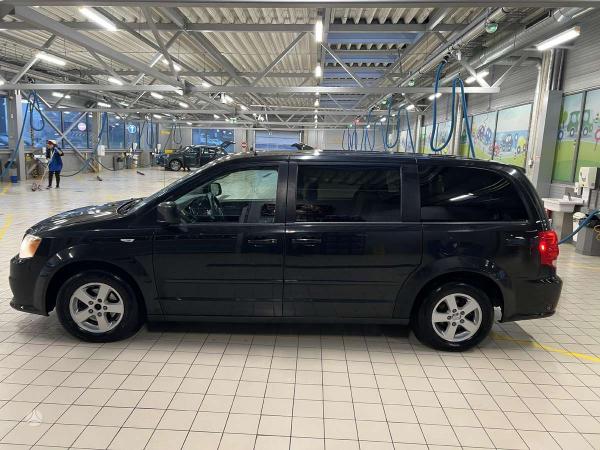 Melns Dodge Grand Caravan 2013 Viļņa, ar dzinēja tilpumu 3.60 L un nobraukumu 289 tūkst. km par 3499 €, foto 8 vietnē AUTOMOTO.COM.LV