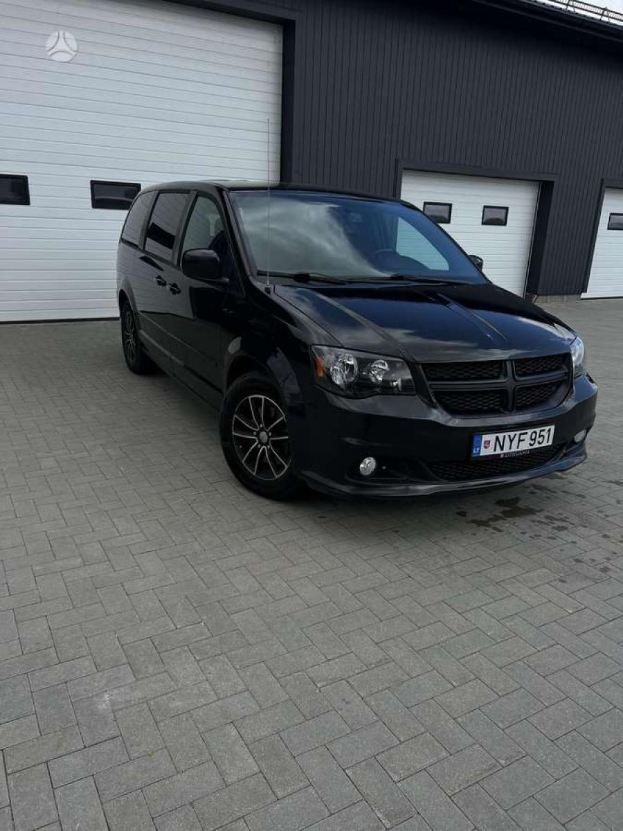 Black Dodge Grand Caravan 2015 in Telschi, with an engine capacity of 3.60 L and mileage of 204 thousand km for 7000 €, photo 1 on AUTOMOTO.COM.LV