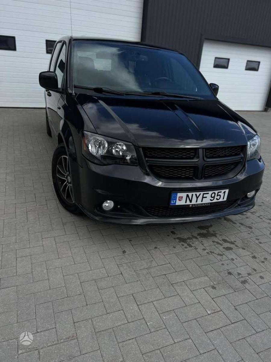Black Dodge Grand Caravan 2015 in Telschi, with an engine capacity of 3.60 L and mileage of 204 thousand km for 7000 €, photo 3 on AUTOMOTO.COM.LV