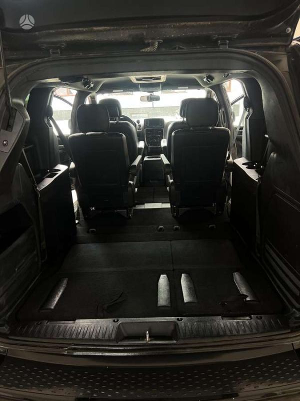 Black Dodge Grand Caravan 2015 in Telschi, with an engine capacity of 3.60 L and mileage of 204 thousand km for 7000 €, photo 5 on AUTOMOTO.COM.LV