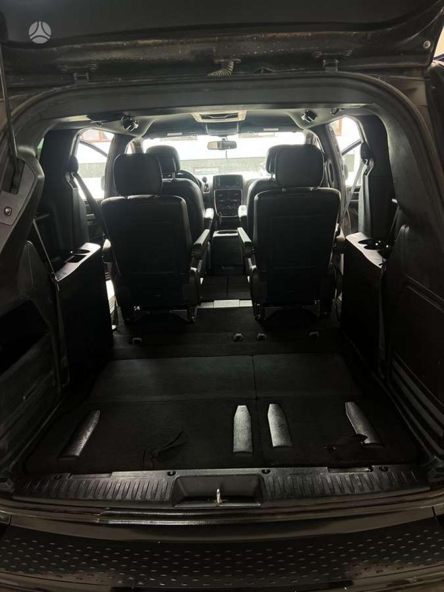 Black Dodge Grand Caravan 2015 in Telschi, with an engine capacity of 3.60 L and mileage of 204 thousand km for 7000 €, photo 6 on AUTOMOTO.COM.LV