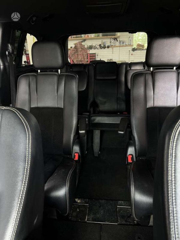 Black Dodge Grand Caravan 2015 in Telschi, with an engine capacity of 3.60 L and mileage of 204 thousand km for 7000 €, photo 6 on AUTOMOTO.COM.LV