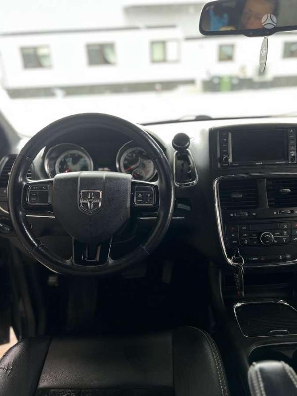 Black Dodge Grand Caravan 2015 in Telschi, with an engine capacity of 3.60 L and mileage of 204 thousand km for 7000 €, photo 7 on AUTOMOTO.COM.LV