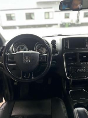 Black Dodge Grand Caravan 2015 in Telschi, with an engine capacity of 3.60 L and mileage of 204 thousand km for 7000 €, photo 8 on AUTOMOTO.COM.LV