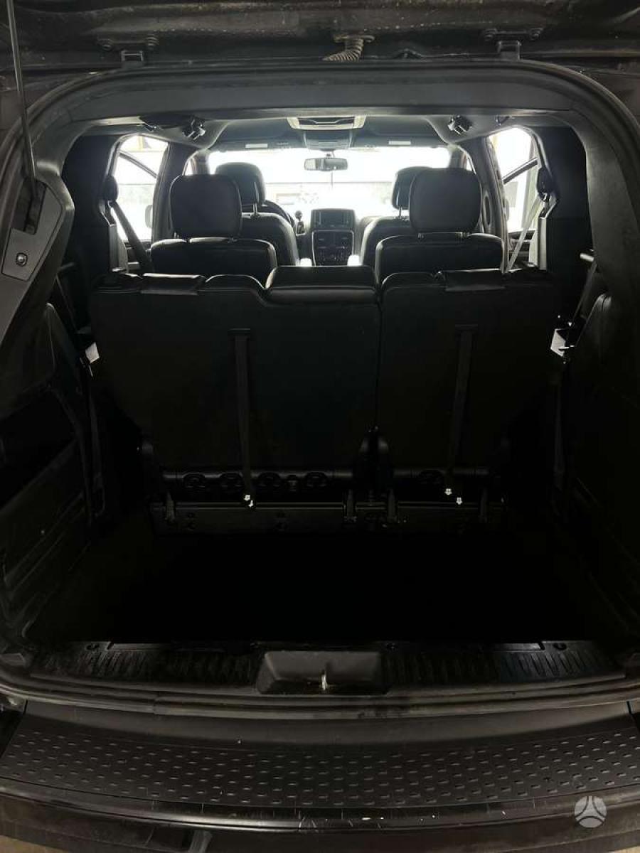 Black Dodge Grand Caravan 2015 in Telschi, with an engine capacity of 3.60 L and mileage of 204 thousand km for 7000 €, photo 9 on AUTOMOTO.COM.LV