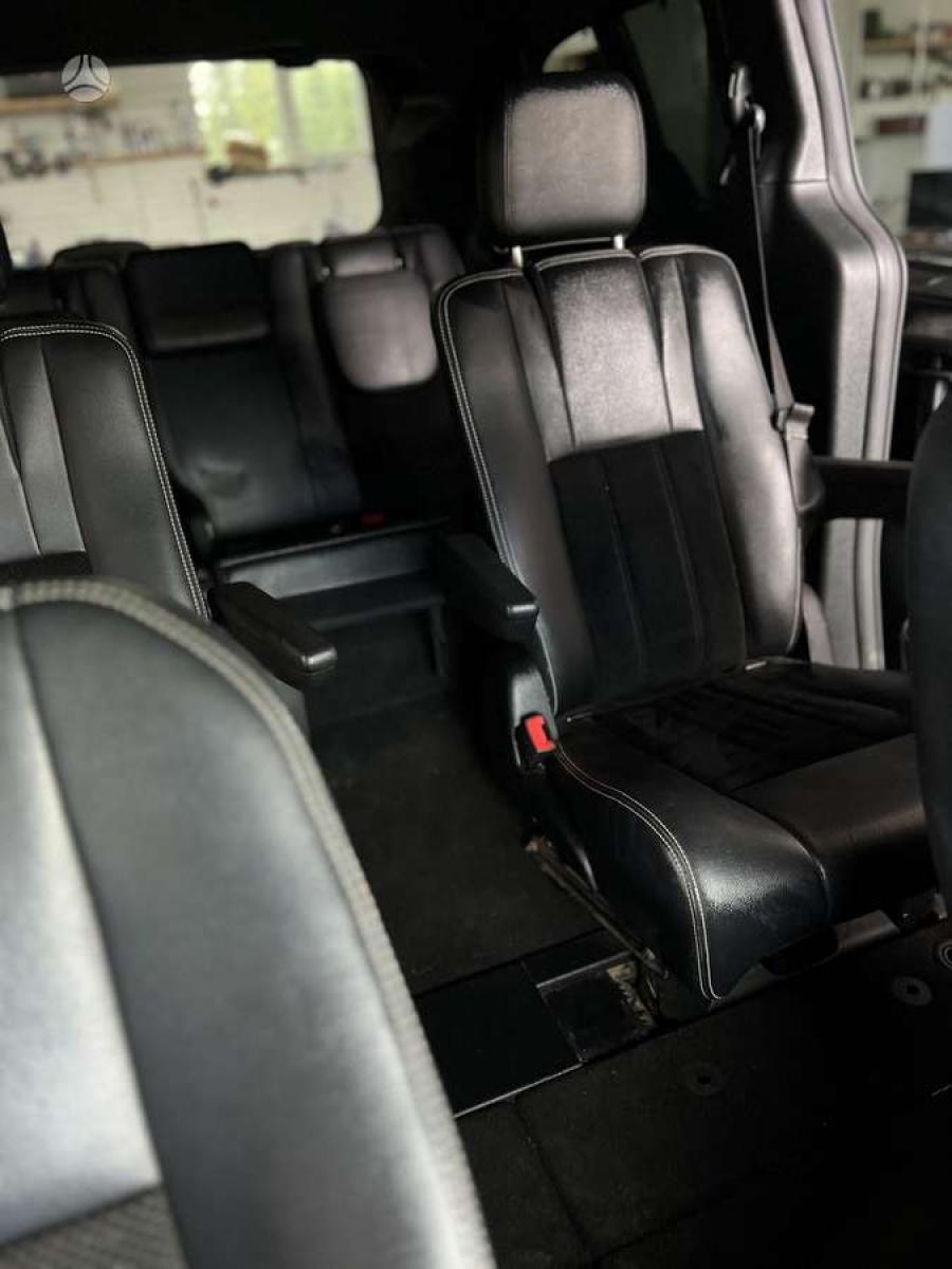 Black Dodge Grand Caravan 2015 in Telschi, with an engine capacity of 3.60 L and mileage of 204 thousand km for 7000 €, photo 15 on AUTOMOTO.COM.LV