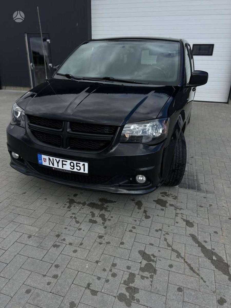 Black Dodge Grand Caravan 2015 in Telschi, with an engine capacity of 3.60 L and mileage of 204 thousand km for 7000 €, photo 16 on AUTOMOTO.COM.LV