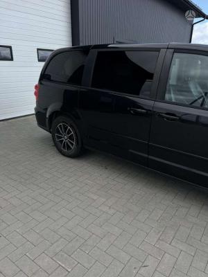Black Dodge Grand Caravan 2015 in Telschi, with an engine capacity of 3.60 L and mileage of 204 thousand km for 7000 €, photo 17 on AUTOMOTO.COM.LV