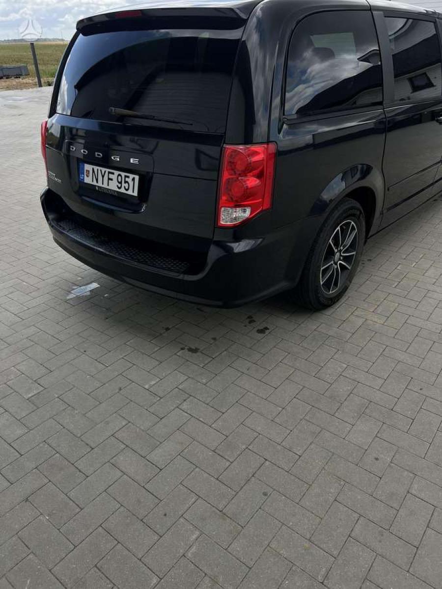 Black Dodge Grand Caravan 2015 in Telschi, with an engine capacity of 3.60 L and mileage of 204 thousand km for 7000 €, photo 19 on AUTOMOTO.COM.LV