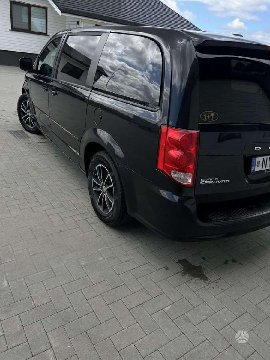 Black Dodge Grand Caravan 2015 in Telschi, with an engine capacity of 3.60 L and mileage of 204 thousand km for 7000 €, photo 20 on AUTOMOTO.COM.LV