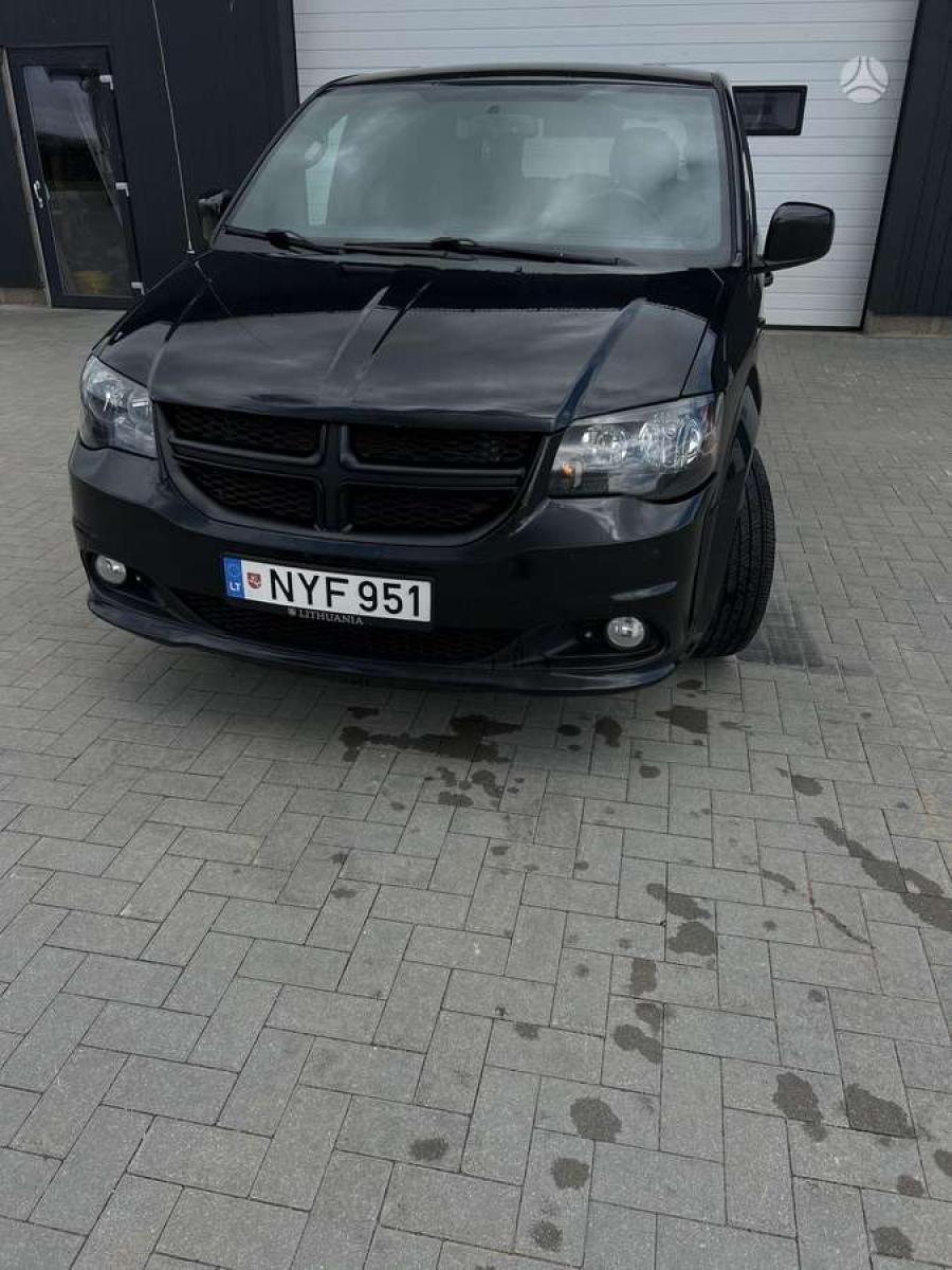 Black Dodge Grand Caravan 2015 in Telschi, with an engine capacity of 3.60 L and mileage of 204 thousand km for 7000 €, photo 21 on AUTOMOTO.COM.LV