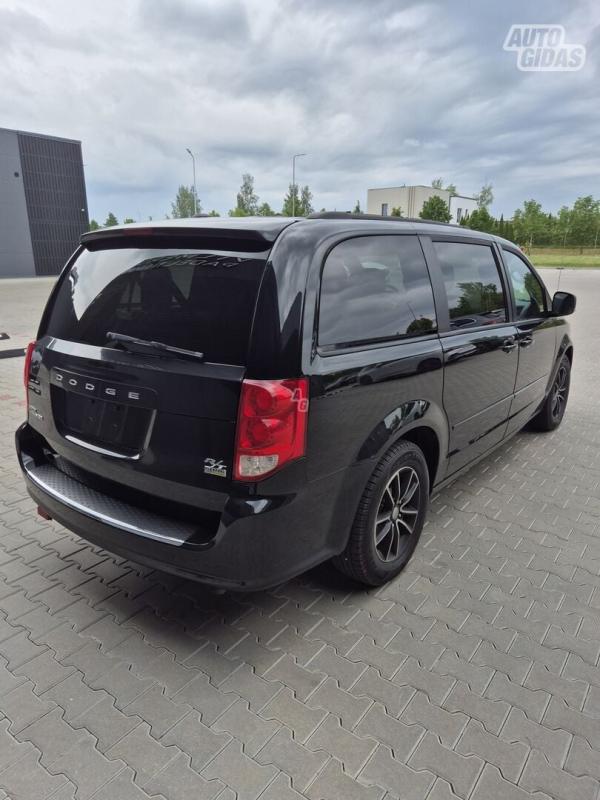 Melns Dodge Grand Caravan 2016 Šauļi, ar dzinēja tilpumu 3.60 L un nobraukumu 210 tūkst. km par 8999 €, foto 4 vietnē AUTOMOTO.COM.LV