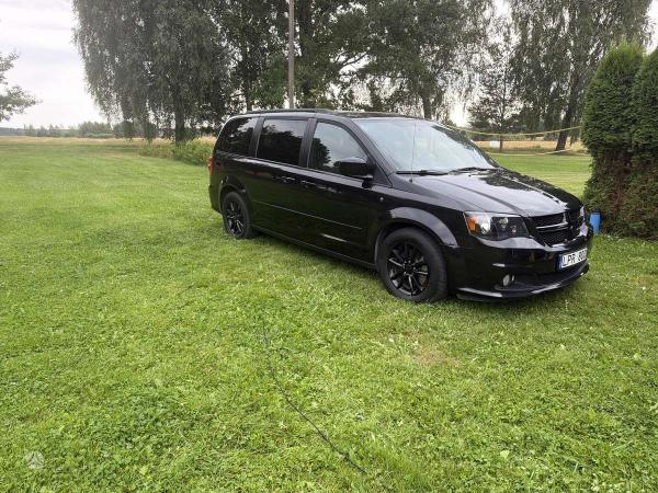 Black Dodge Grand Caravan 2016 in Vilnius, with an engine capacity of 3.60 L and mileage of 190 thousand km for 8950 €, photo 2 on AUTOMOTO.COM.LV
