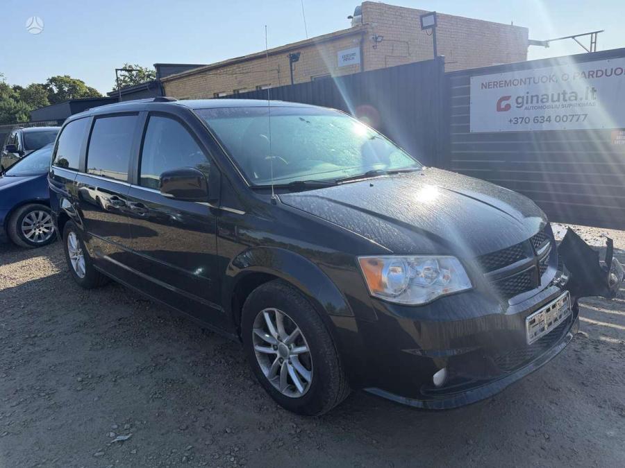 Black Dodge Grand Caravan 2017 in Siauliai, with an engine capacity of 3.60 L and mileage of 91 thousand km for 4300 €, photo 3 on AUTOMOTO.COM.LV