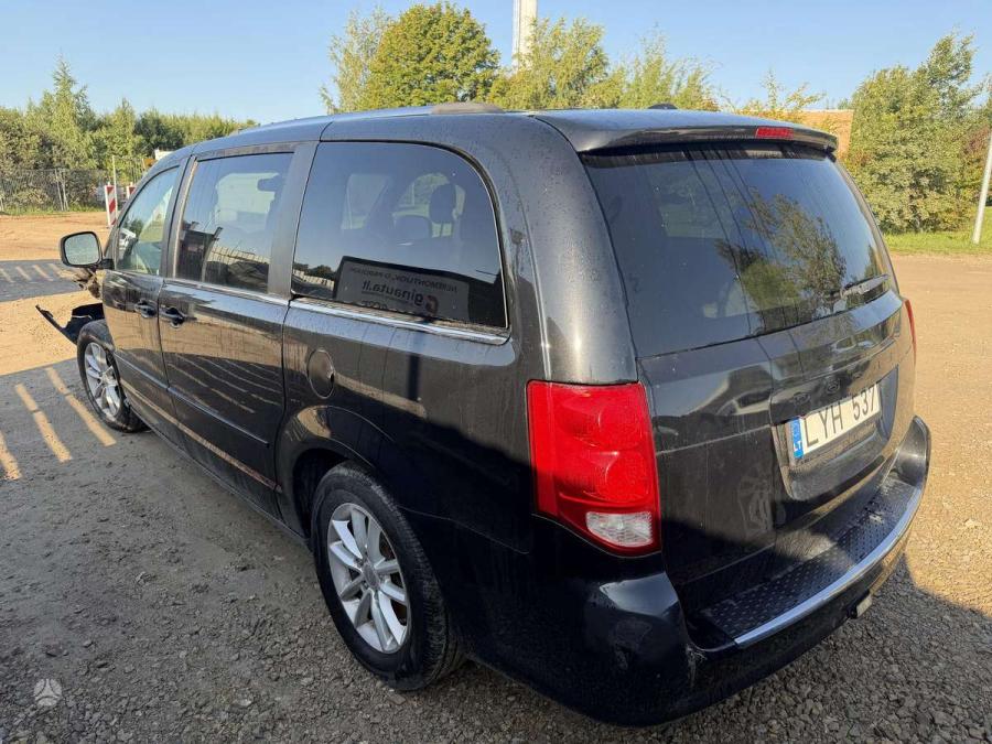Black Dodge Grand Caravan 2017 in Siauliai, with an engine capacity of 3.60 L and mileage of 91 thousand km for 4300 €, photo 5 on AUTOMOTO.COM.LV