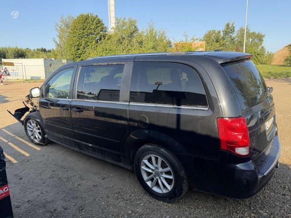 Black Dodge Grand Caravan 2017 in Siauliai, with an engine capacity of 3.60 L and mileage of 91 thousand km for 4300 €, photo 5 on AUTOMOTO.COM.LV