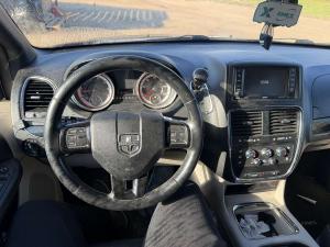 Black Dodge Grand Caravan 2017 in Siauliai, with an engine capacity of 3.60 L and mileage of 91 thousand km for 4300 €, photo 12 on AUTOMOTO.COM.LV