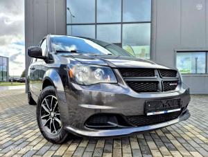 Black Dodge Grand Caravan 2017 in Siauliai, with an engine capacity of 3.60 L and mileage of 235 thousand km for 8900 €, photo 3 on AUTOMOTO.COM.LV