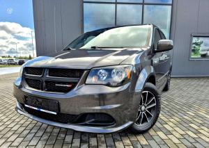Black Dodge Grand Caravan 2017 in Siauliai, with an engine capacity of 3.60 L and mileage of 235 thousand km for 8900 €, photo 4 on AUTOMOTO.COM.LV