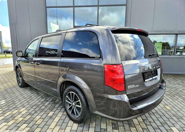 Dodge Grand Caravan 2017 Šauļi vietnē Melns Dodge Grand Caravan 2017 Šauļi, ar dzinēja tilpumu 3.60 L un nobraukumu 235 tūkst. km par 8900 €, foto 6 vietnē AUTOMOTO.COM.LV