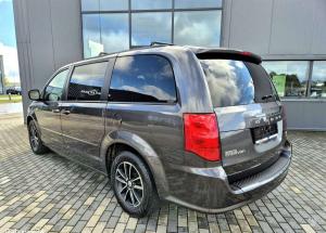 Black Dodge Grand Caravan 2017 in Siauliai, with an engine capacity of 3.60 L and mileage of 235 thousand km for 8900 €, photo 6 on AUTOMOTO.COM.LV