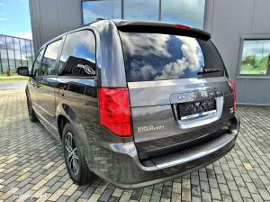Black Dodge Grand Caravan 2017 in Siauliai, with an engine capacity of 3.60 L and mileage of 235 thousand km for 8900 €, photo 7 on AUTOMOTO.COM.LV