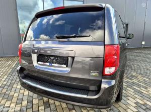 Black Dodge Grand Caravan 2017 in Siauliai, with an engine capacity of 3.60 L and mileage of 235 thousand km for 8900 €, photo 8 on AUTOMOTO.COM.LV