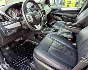 Black Dodge Grand Caravan 2017 in Siauliai, with an engine capacity of 3.60 L and mileage of 235 thousand km for 8900 €, photo 11 on AUTOMOTO.COM.LV