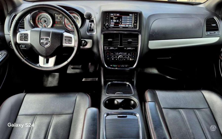 Black Dodge Grand Caravan 2017 in Siauliai, with an engine capacity of 3.60 L and mileage of 235 thousand km for 8900 €, photo 12 on AUTOMOTO.COM.LV