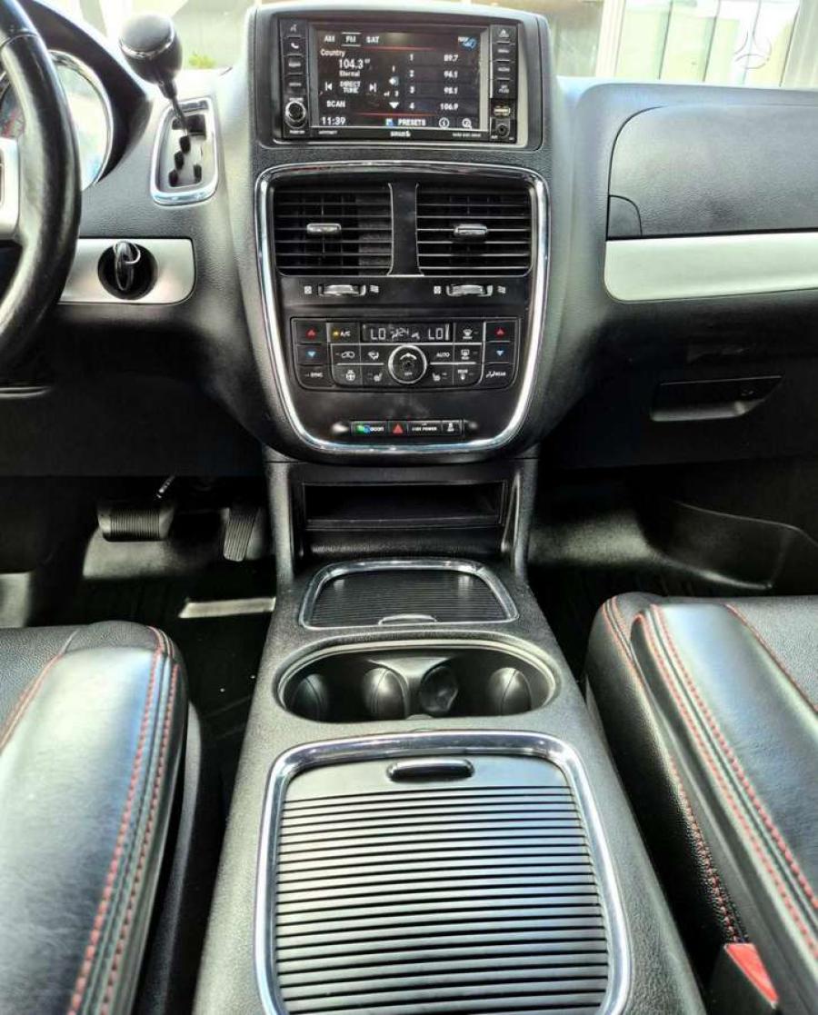 Black Dodge Grand Caravan 2017 in Siauliai, with an engine capacity of 3.60 L and mileage of 235 thousand km for 8900 €, photo 13 on AUTOMOTO.COM.LV