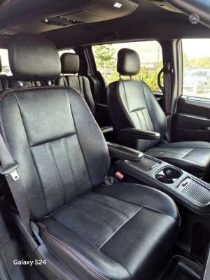 Black Dodge Grand Caravan 2017 in Siauliai, with an engine capacity of 3.60 L and mileage of 235 thousand km for 8900 €, photo 16 on AUTOMOTO.COM.LV