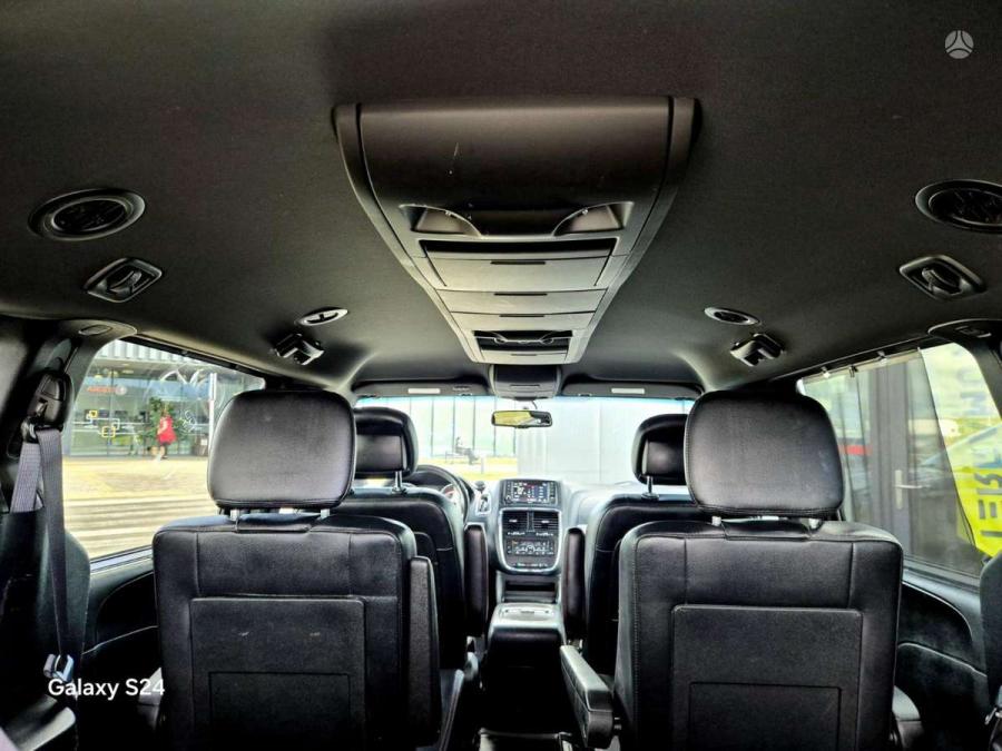 Black Dodge Grand Caravan 2017 in Siauliai, with an engine capacity of 3.60 L and mileage of 235 thousand km for 8900 €, photo 17 on AUTOMOTO.COM.LV