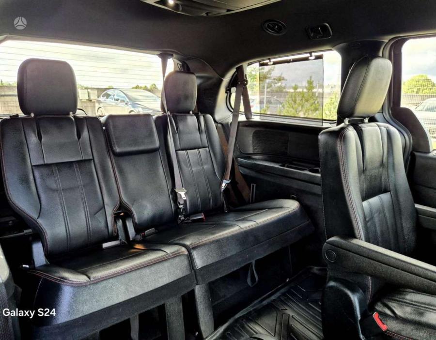 Black Dodge Grand Caravan 2017 in Siauliai, with an engine capacity of 3.60 L and mileage of 235 thousand km for 8900 €, photo 18 on AUTOMOTO.COM.LV