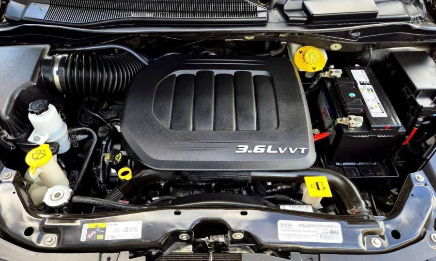 Black Dodge Grand Caravan 2017 in Siauliai, with an engine capacity of 3.60 L and mileage of 235 thousand km for 8900 €, photo 21 on AUTOMOTO.COM.LV