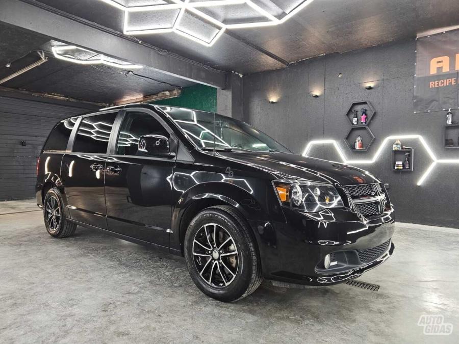 Melns Dodge Grand Caravan 2018 Mažeikiai, ar dzinēja tilpumu 3.60 L un nobraukumu 189 tūkst. km par 8500 €, foto 1 vietnē AUTOMOTO.COM.LV