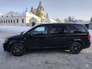 Melns Dodge Grand Caravan 2019 Kauņa, ar dzinēja tilpumu 3.60 L un nobraukumu 283 tūkst. km par 11500 €, foto  vietnē AUTOMOTO.COM.LV