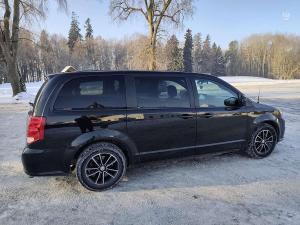 Black Dodge Grand Caravan 2019 in Kaunas, with an engine capacity of 3.60 L and mileage of 283 thousand km for 11500 €, photo 7 on AUTOMOTO.COM.LV