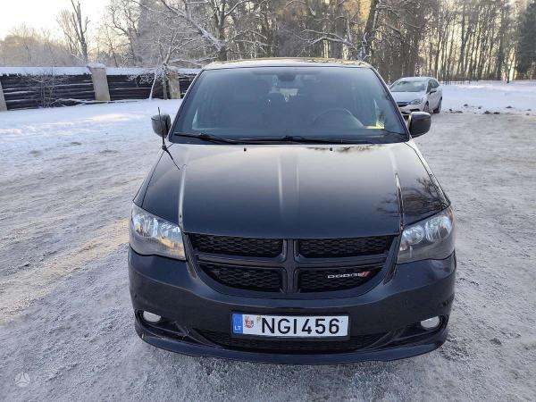 Black Dodge Grand Caravan 2019 in Kaunas, with an engine capacity of 3.60 L and mileage of 283 thousand km for 11500 €, photo 10 on AUTOMOTO.COM.LV