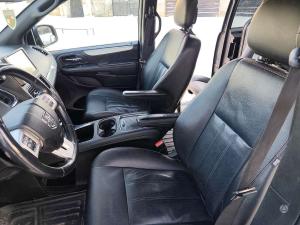Black Dodge Grand Caravan 2019 in Kaunas, with an engine capacity of 3.60 L and mileage of 283 thousand km for 11500 €, photo 11 on AUTOMOTO.COM.LV