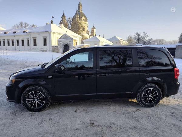 Melns Dodge Grand Caravan 2019 Kauņa, ar dzinēja tilpumu 3.60 L un nobraukumu 283 tūkst. km par 11500 €, foto 1 vietnē AUTOMOTO.COM.LV