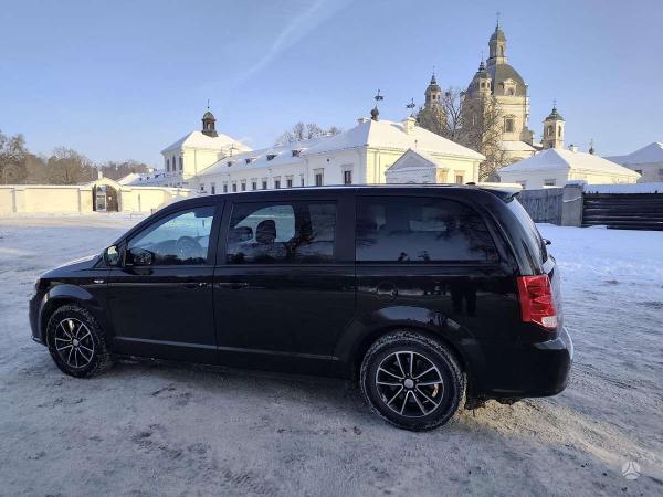 Melns Dodge Grand Caravan 2019 Kauņa, ar dzinēja tilpumu 3.60 L un nobraukumu 283 tūkst. km par 11500 €, foto 3 vietnē AUTOMOTO.COM.LV