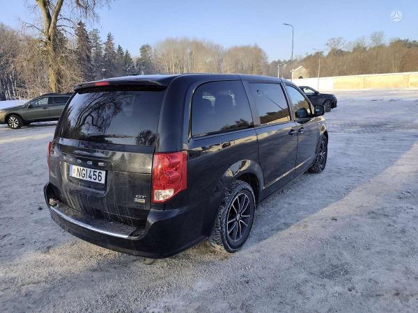 Melns Dodge Grand Caravan 2019 Kauņa, ar dzinēja tilpumu 3.60 L un nobraukumu 283 tūkst. km par 11500 €, foto 4 vietnē AUTOMOTO.COM.LV
