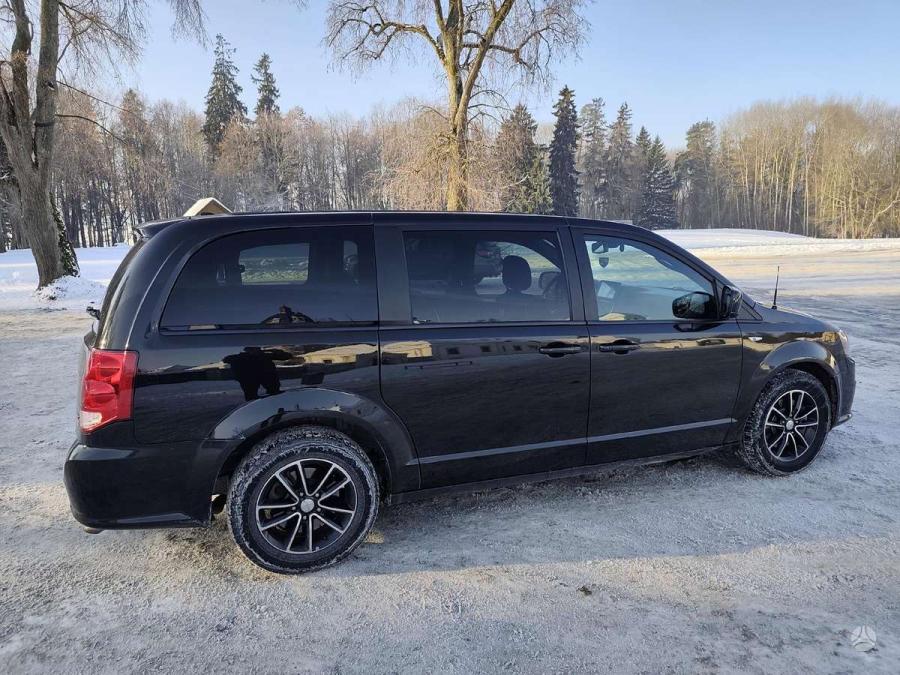 Melns Dodge Grand Caravan 2019 Kauņa, ar dzinēja tilpumu 3.60 L un nobraukumu 283 tūkst. km par 11500 €, foto 7 vietnē AUTOMOTO.COM.LV