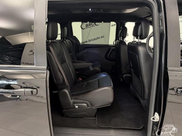 Black Dodge Grand Caravan 2019 in Avizieniai, with an engine capacity of 3.60 L and mileage of 151 thousand km for 11100 €, photo 10 on AUTOMOTO.COM.LV