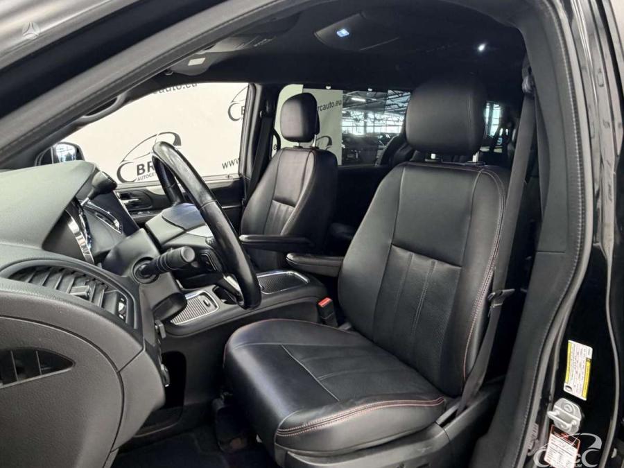 Melns Dodge Grand Caravan 2019 Viļņa, ar dzinēja tilpumu 3.60 L un nobraukumu 151 tūkst. km par 11100 €, foto 26 vietnē AUTOMOTO.COM.LV