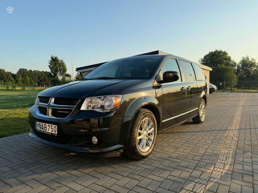 Melns Dodge Grand Caravan 2019 Palanga, ar dzinēja tilpumu 3.60 L un nobraukumu 166 tūkst. km par 9900 €, foto 1 vietnē AUTOMOTO.COM.LV